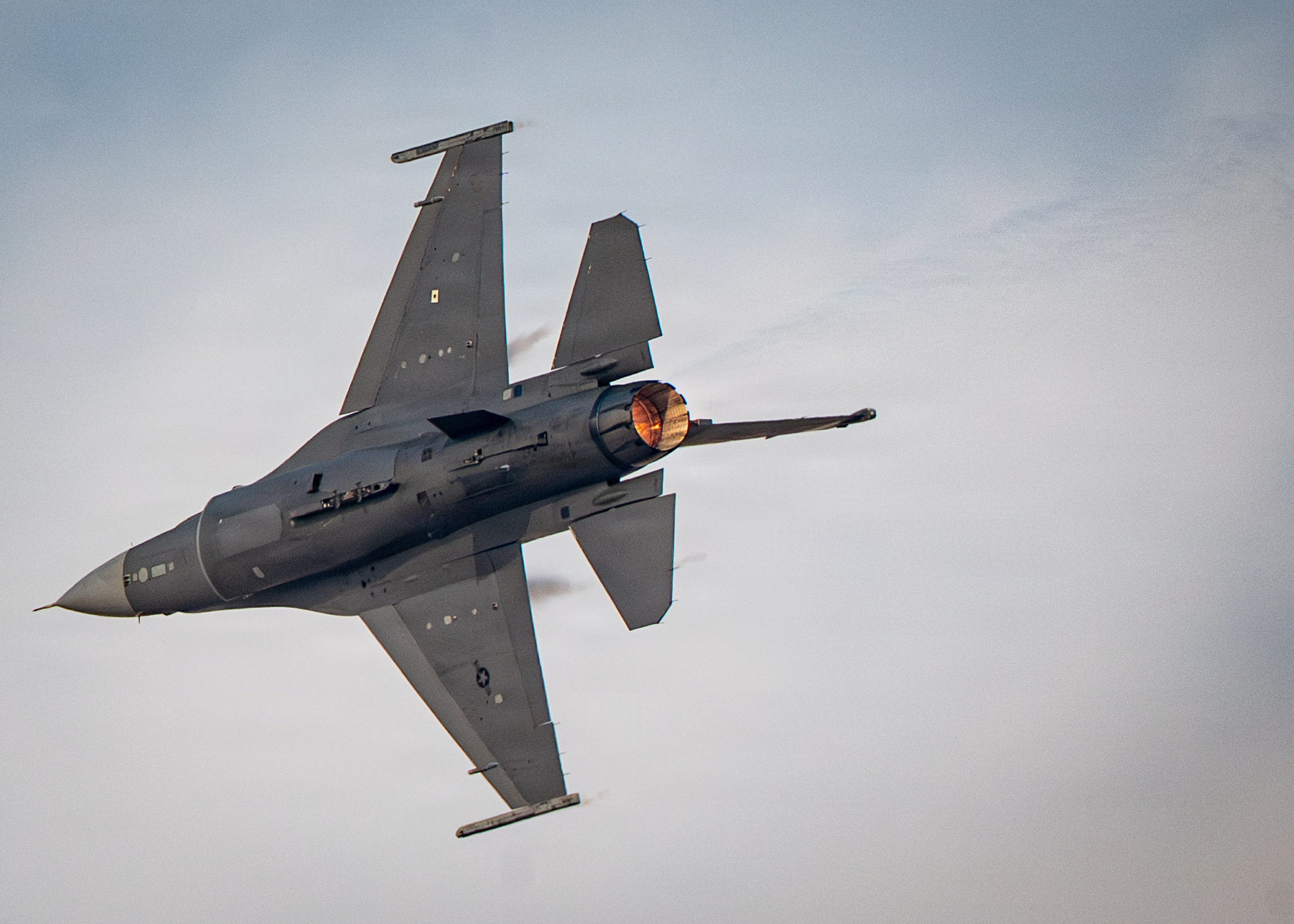 F-16 Viper Demo Team performs at Dubai Airshow 2025