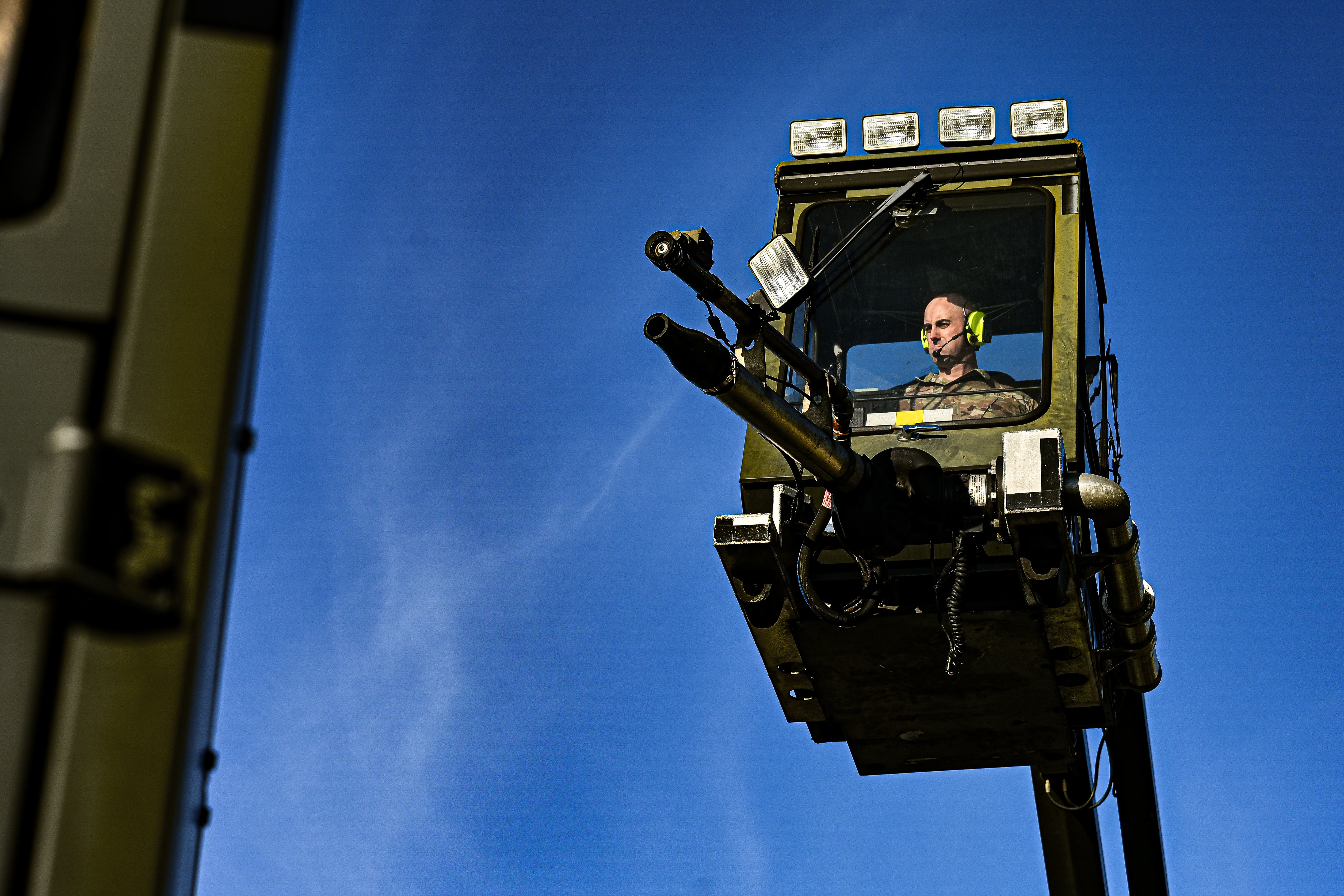 Day in the Life: Deicing Capabilities > Royal Air Force Mildenhall ...