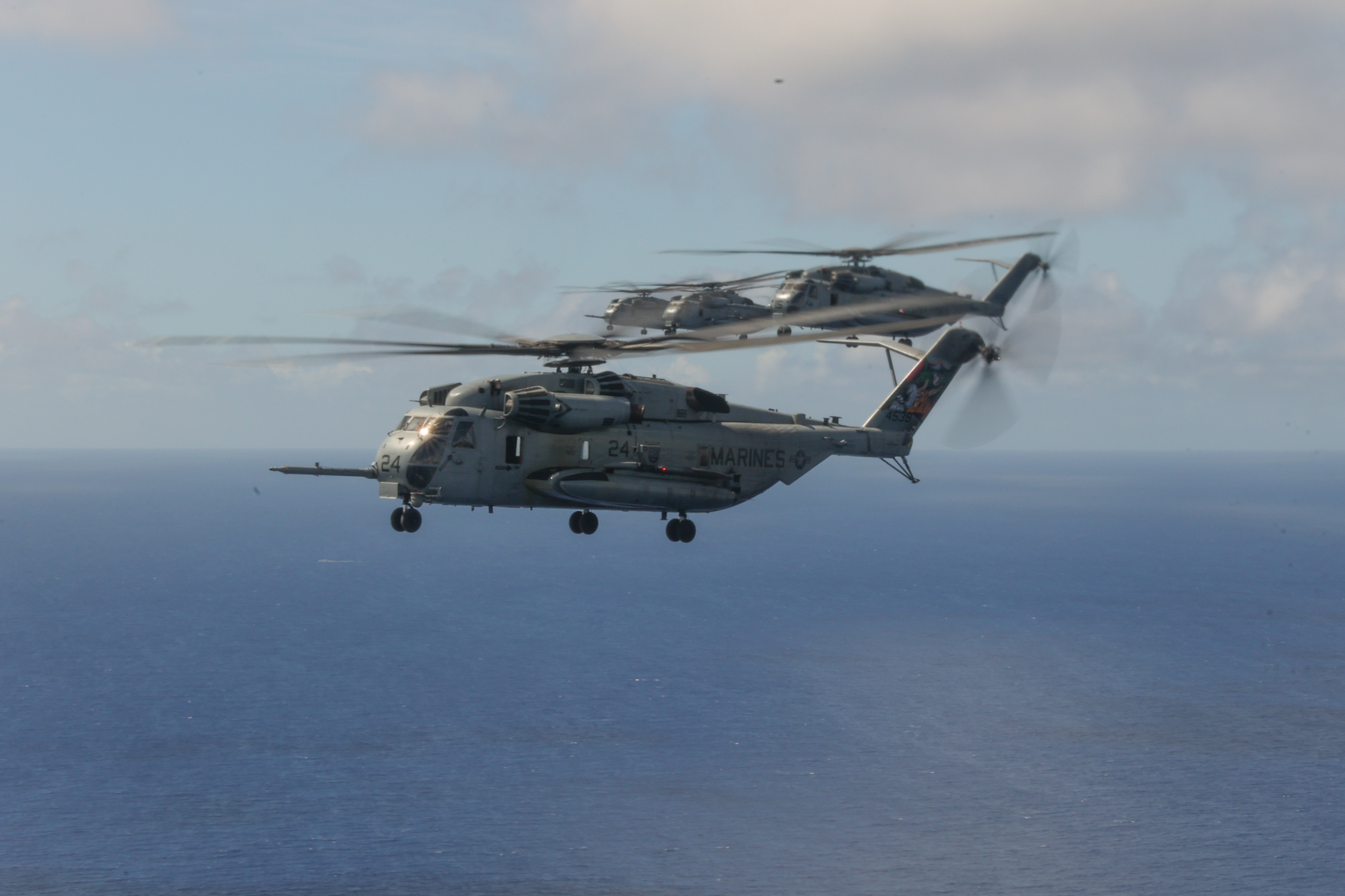 Marines with MWSS-172, HMH-462 fly in formation