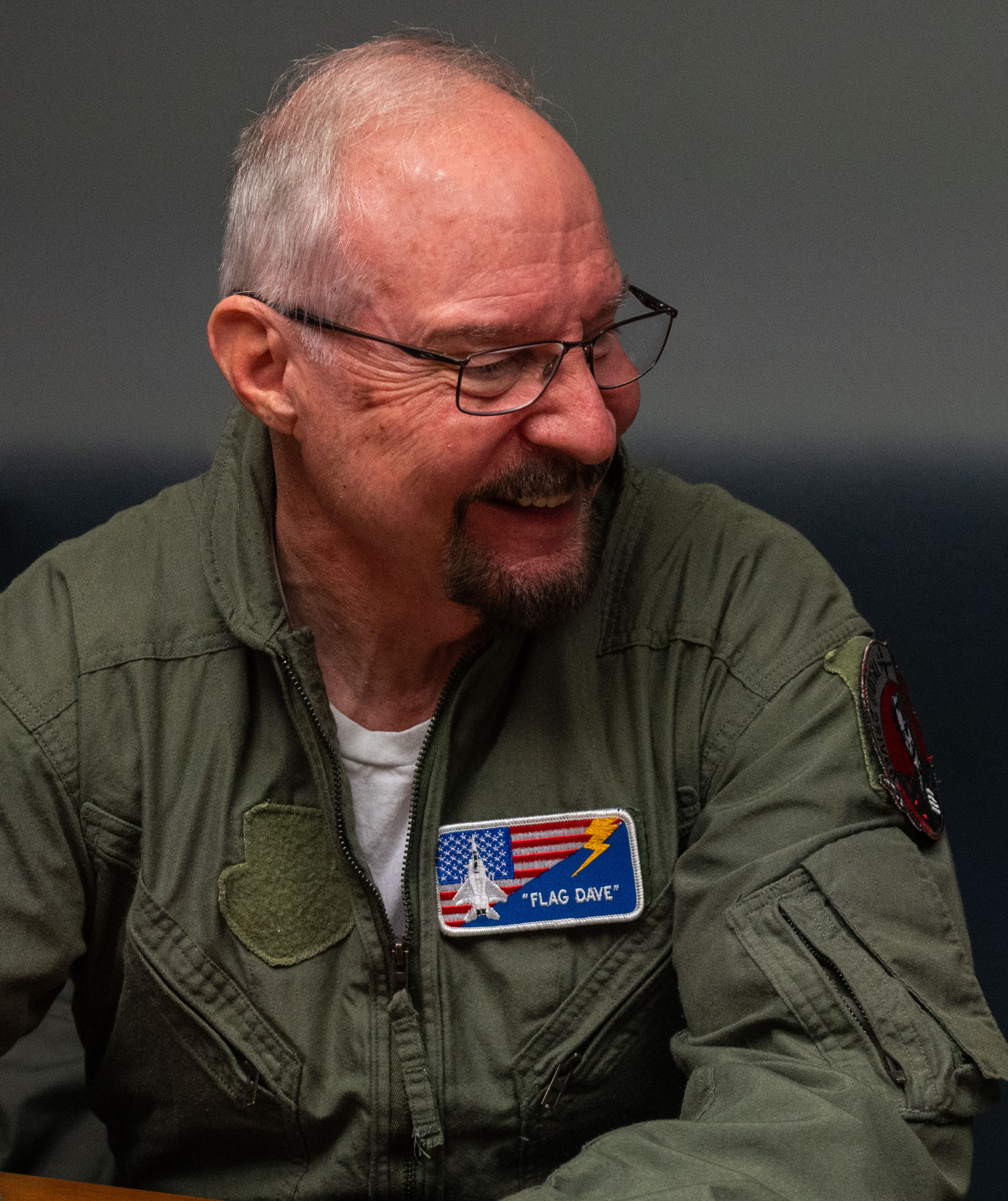 'Flag Dave' gets a ride in the jets he has greeted for two decades ...
