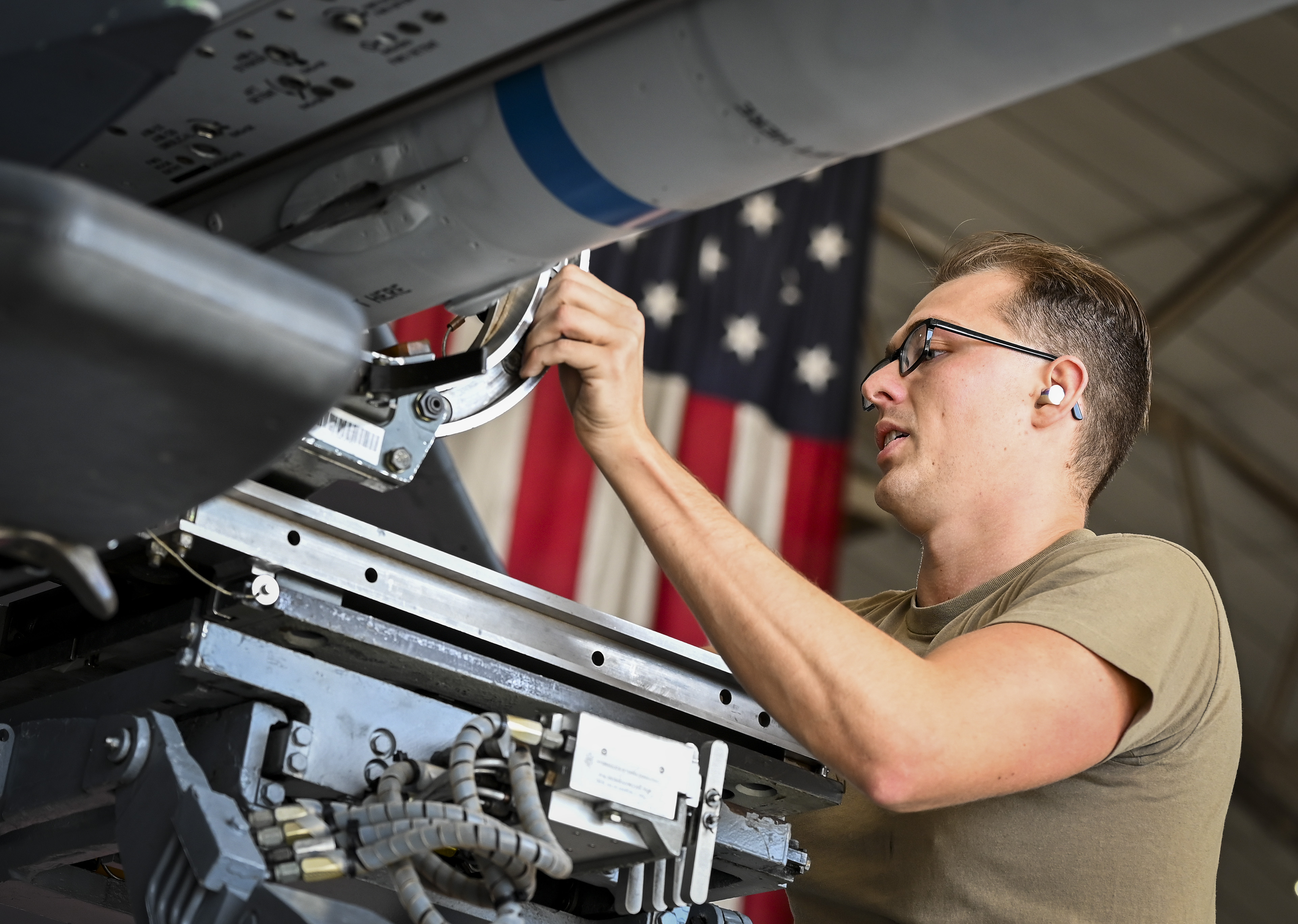 At the ready: weapons loaders battle in Q4 supremacy > Tinker Air Force ...