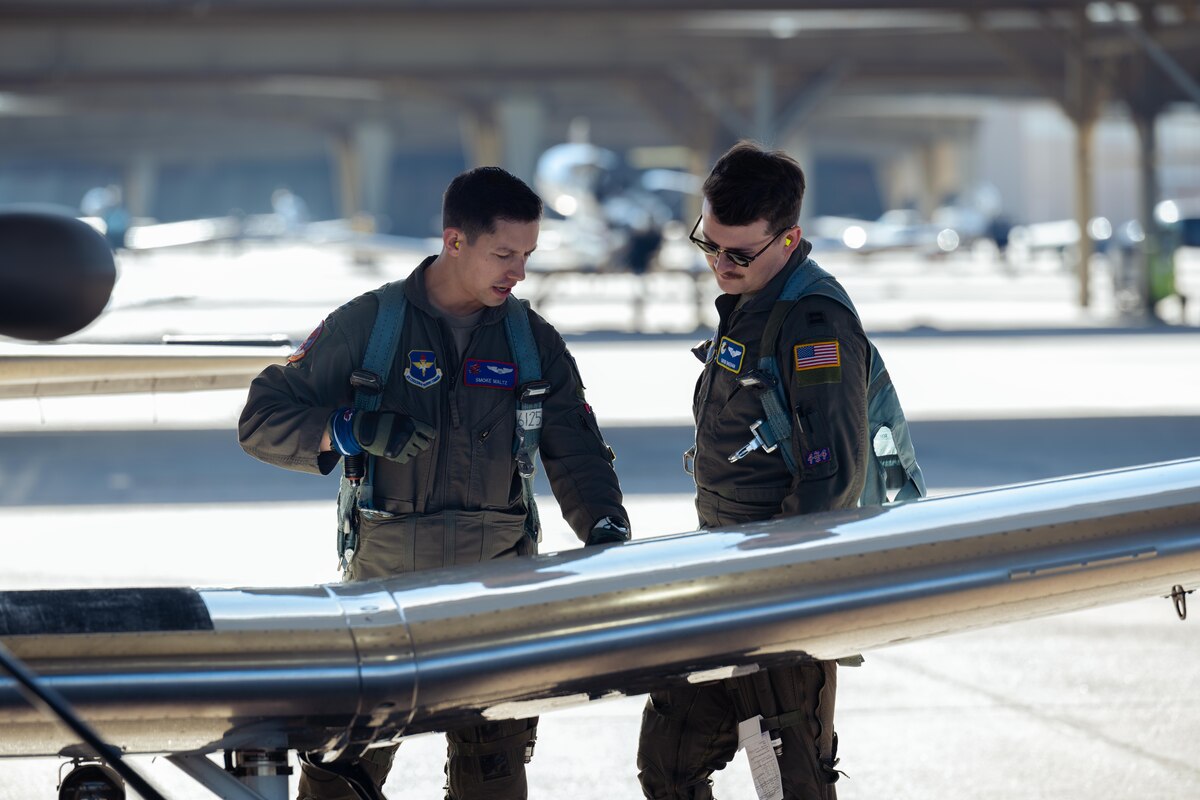Laughlin reinvents pilot production with rapid crew swaps > Air ...