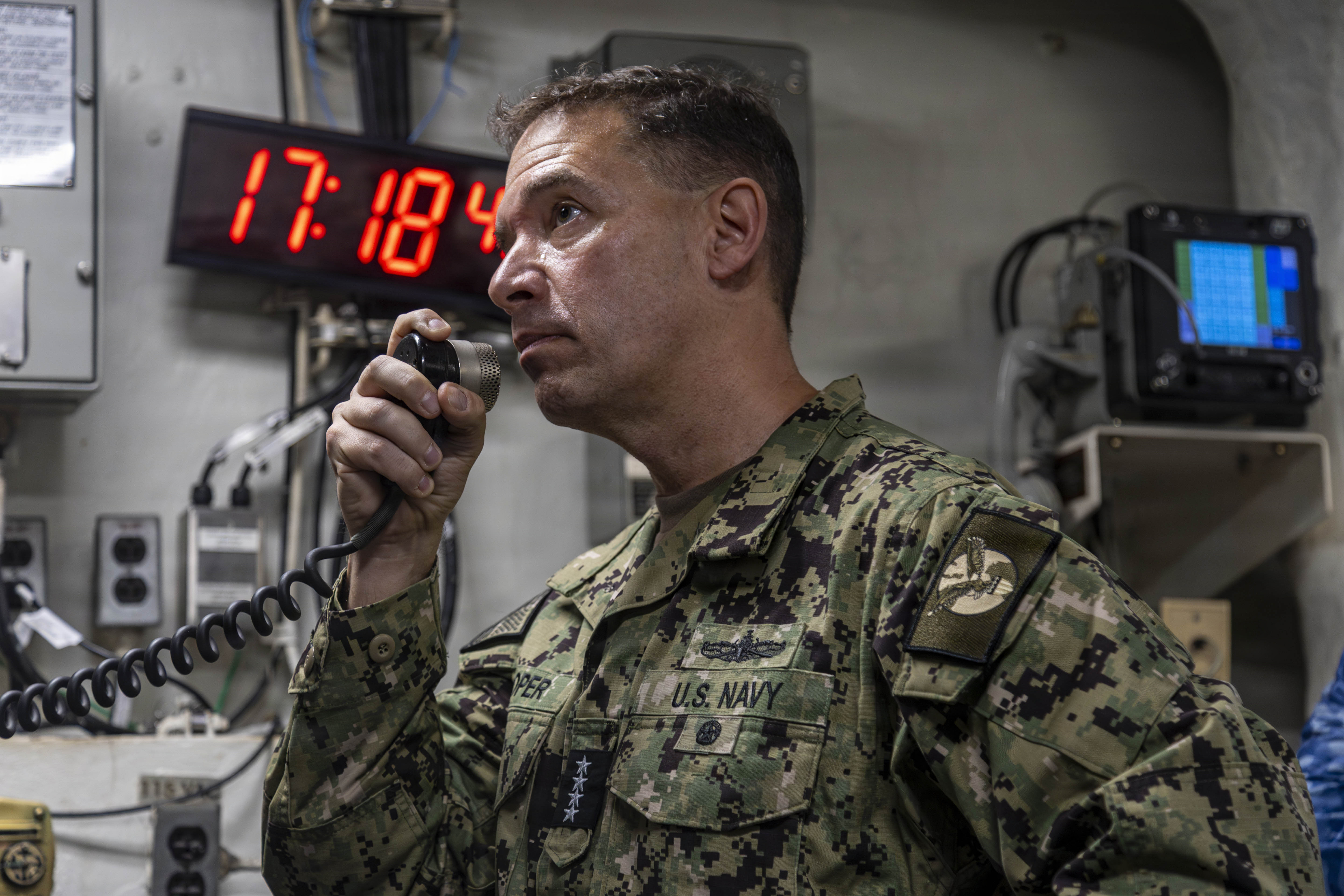 CENTCOM Commander Visits Aircraft Carrier in Arabian Sea > U.S. Central ...