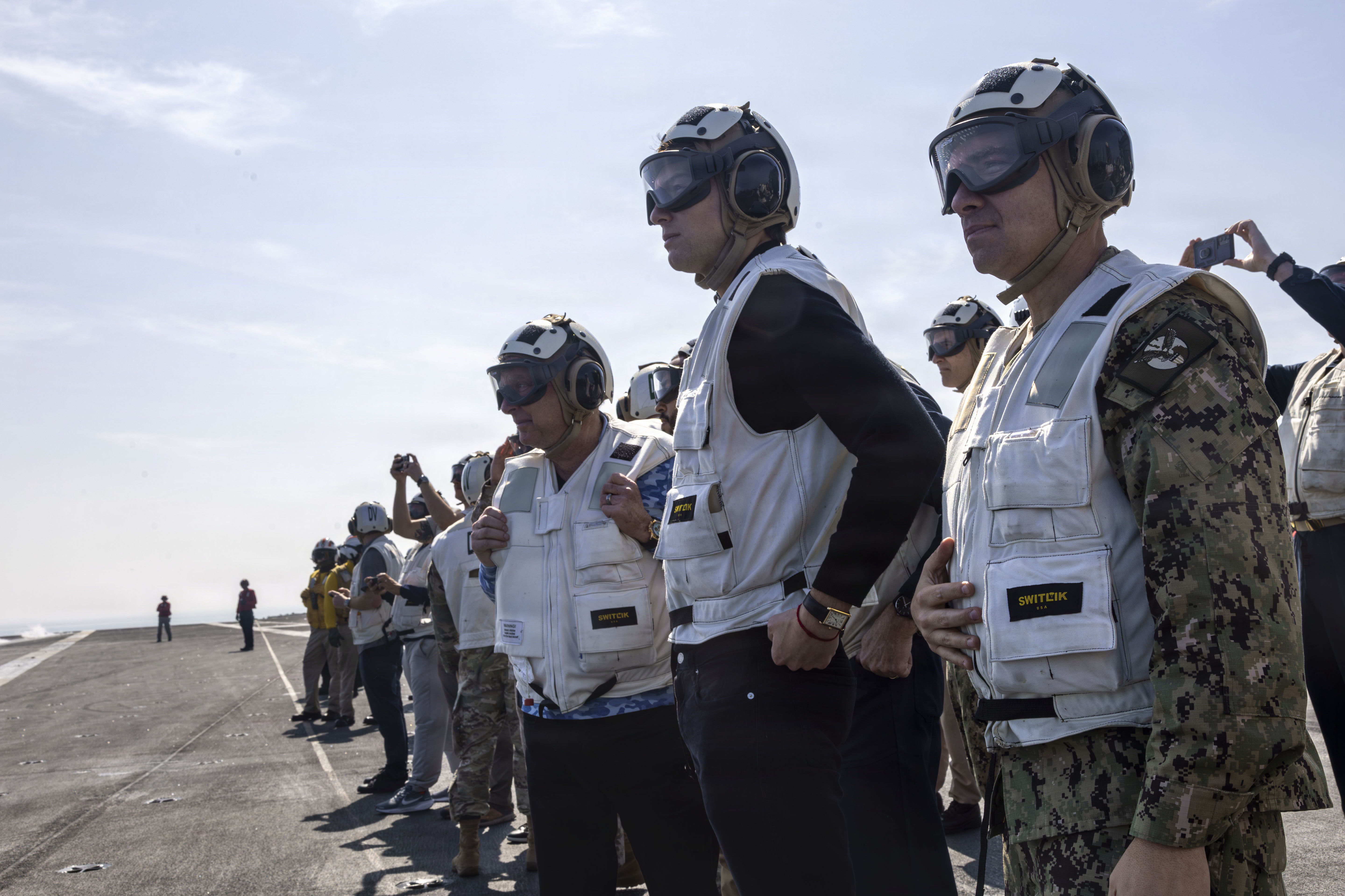 CENTCOM Commander Visits Aircraft Carrier in Arabian Sea > U.S. Central ...