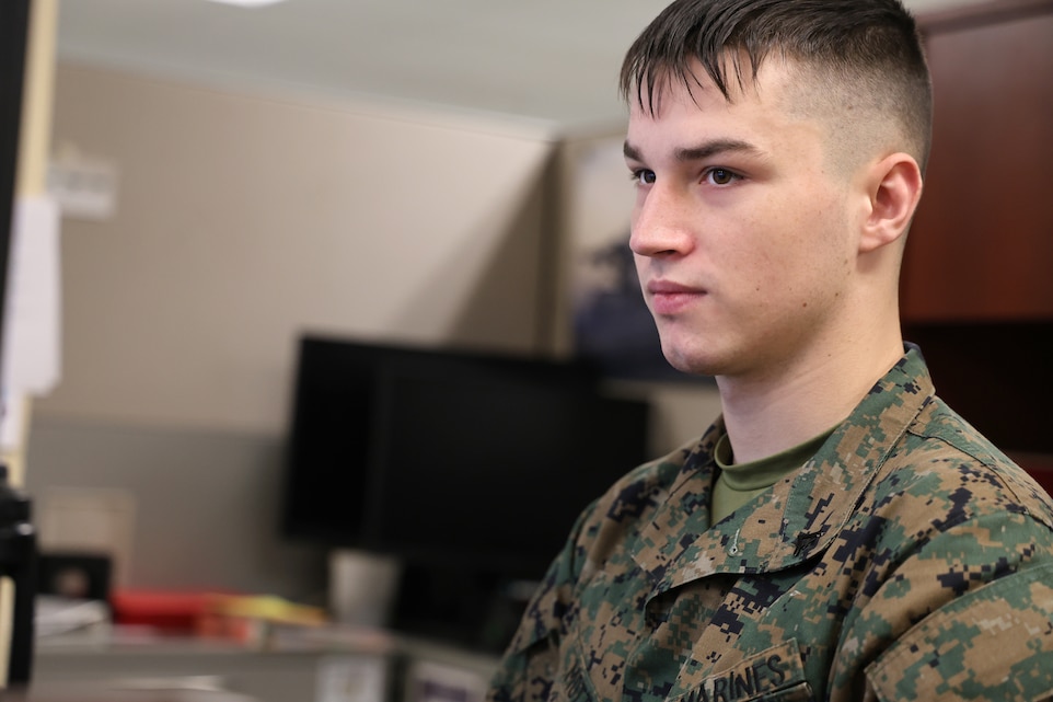 Lance Cpl. Irvin Z. Mott named LOGCOM Marine of the Year > U.S. Marine ...