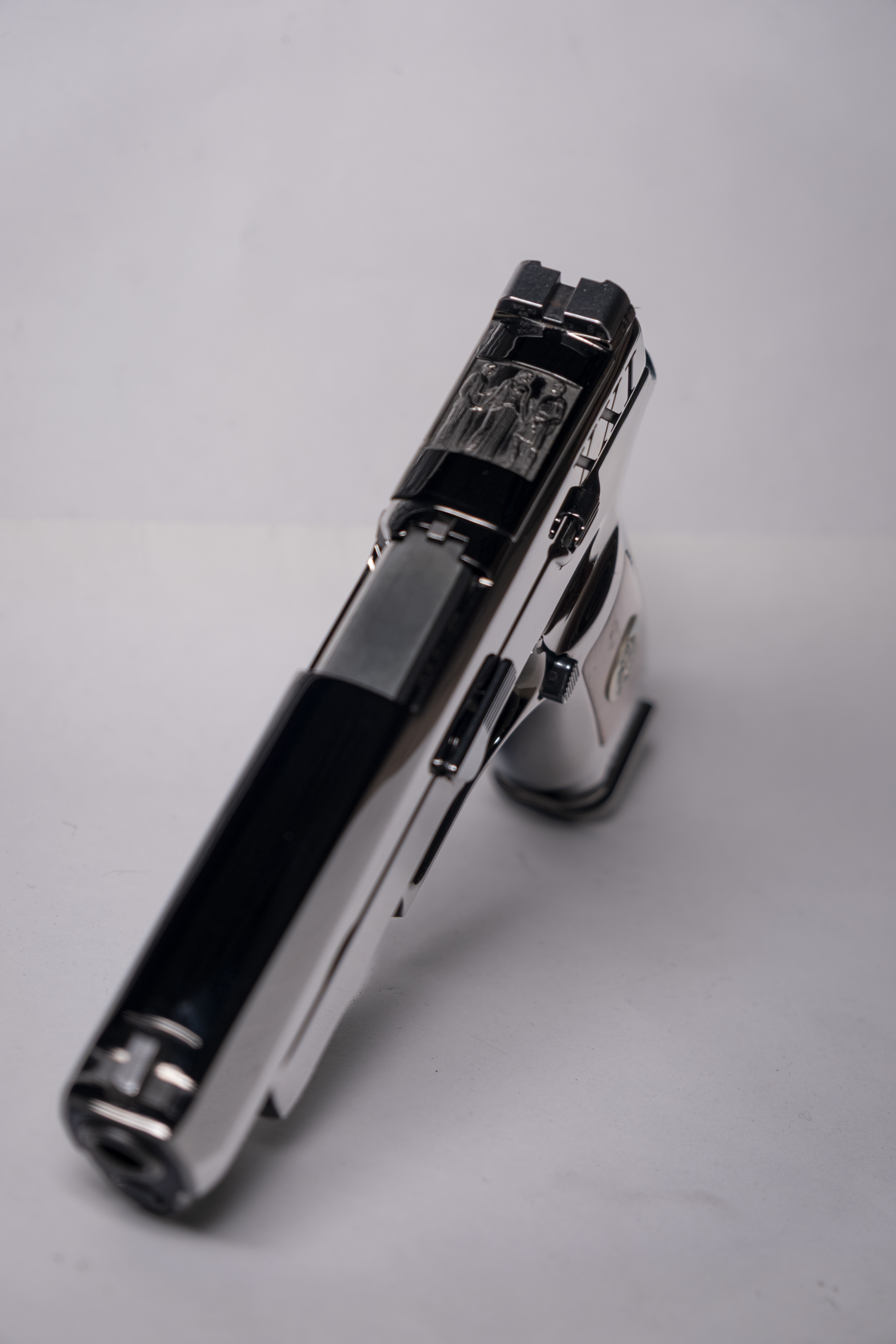 Ceremonial M17 Pistols Honor Tomb Guard Sentinels > JTF-NCR/USAMDW ...