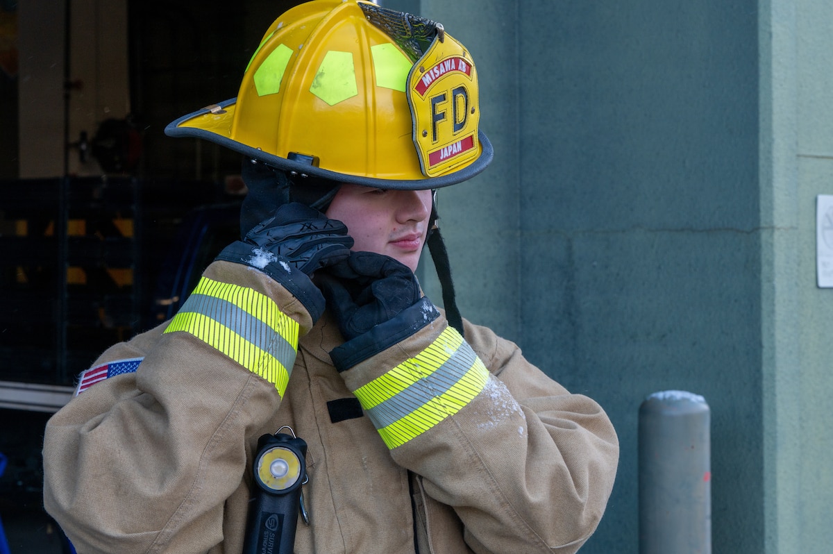 35th CES conducts aerial ladder training > Misawa Air Base > Article ...