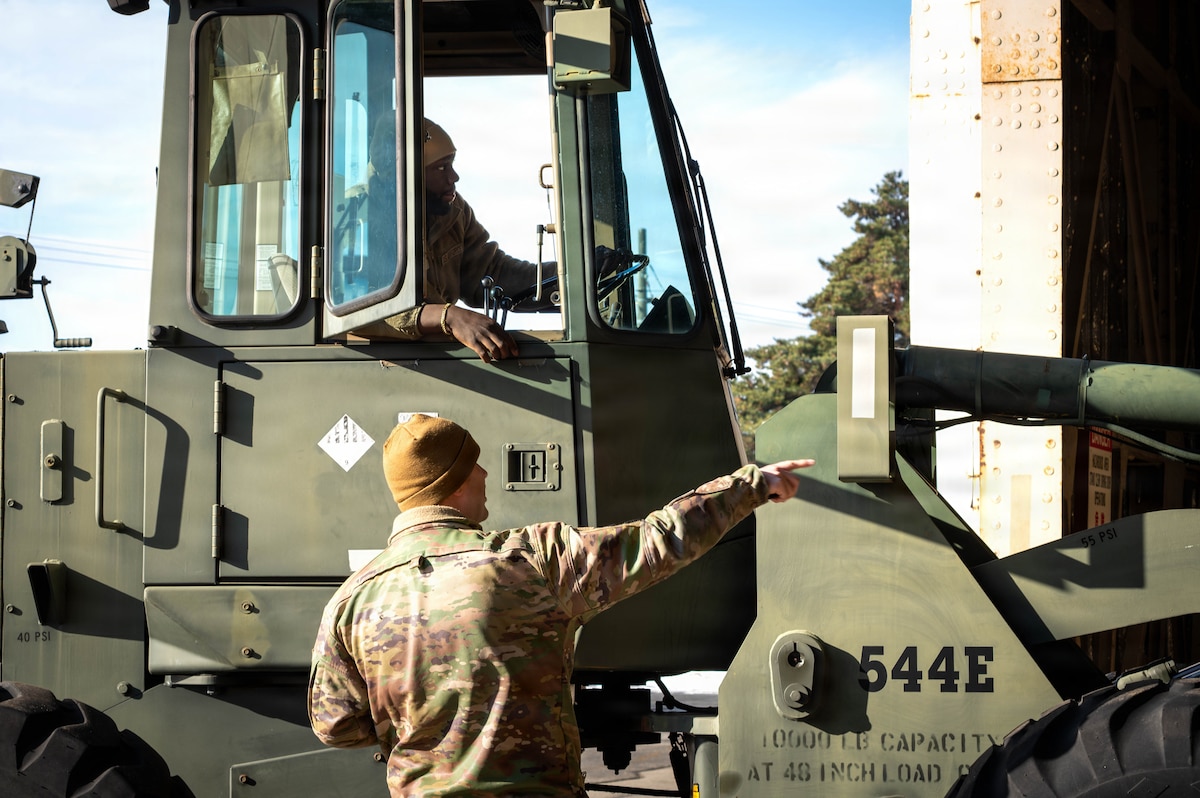 35th Fighter Wing Receives Cargo Supporting F-35 Preparations > Pacific ...