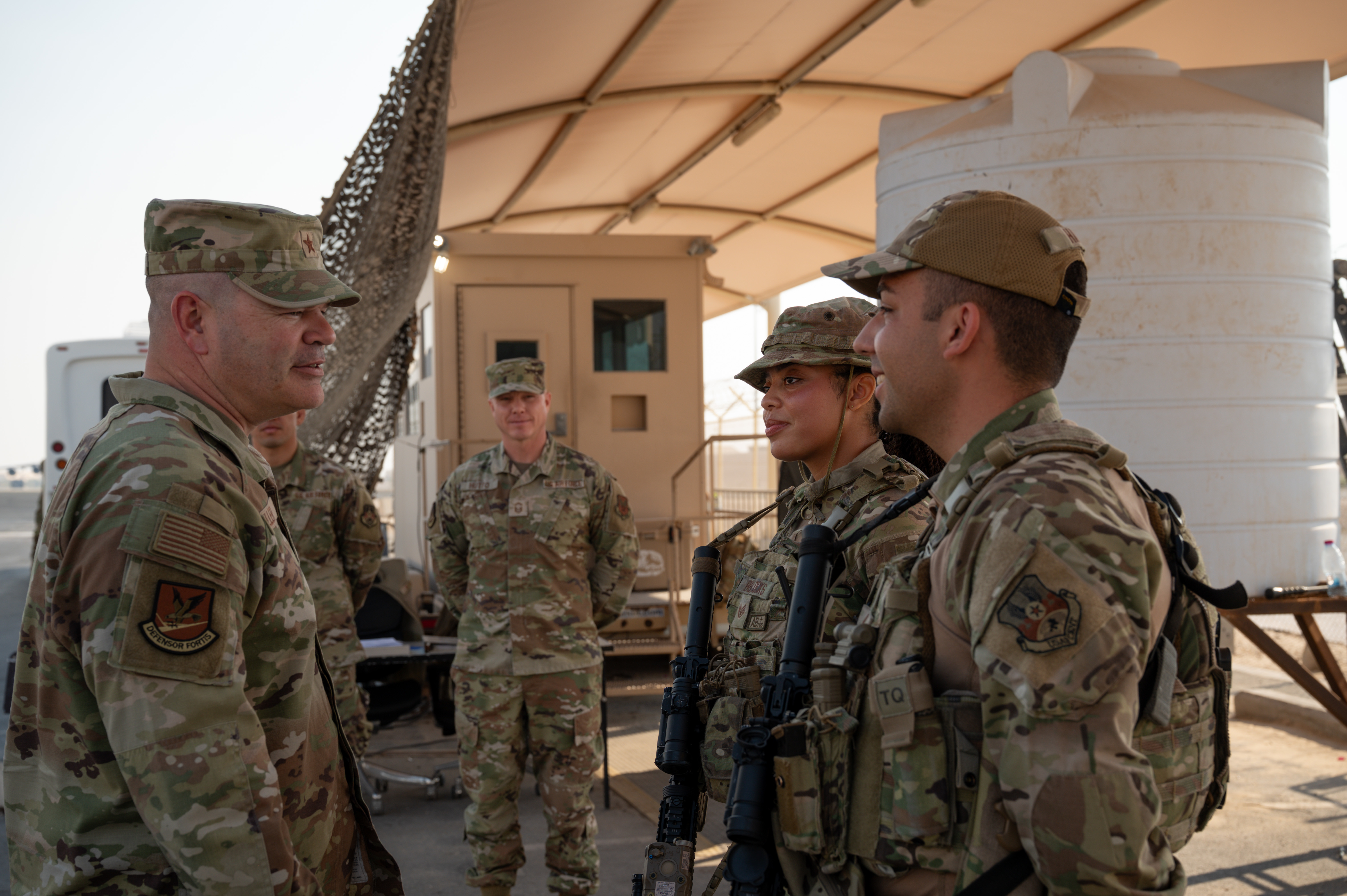 Top cop visits deployed defenders > U.S. Air Forces Central > Article ...