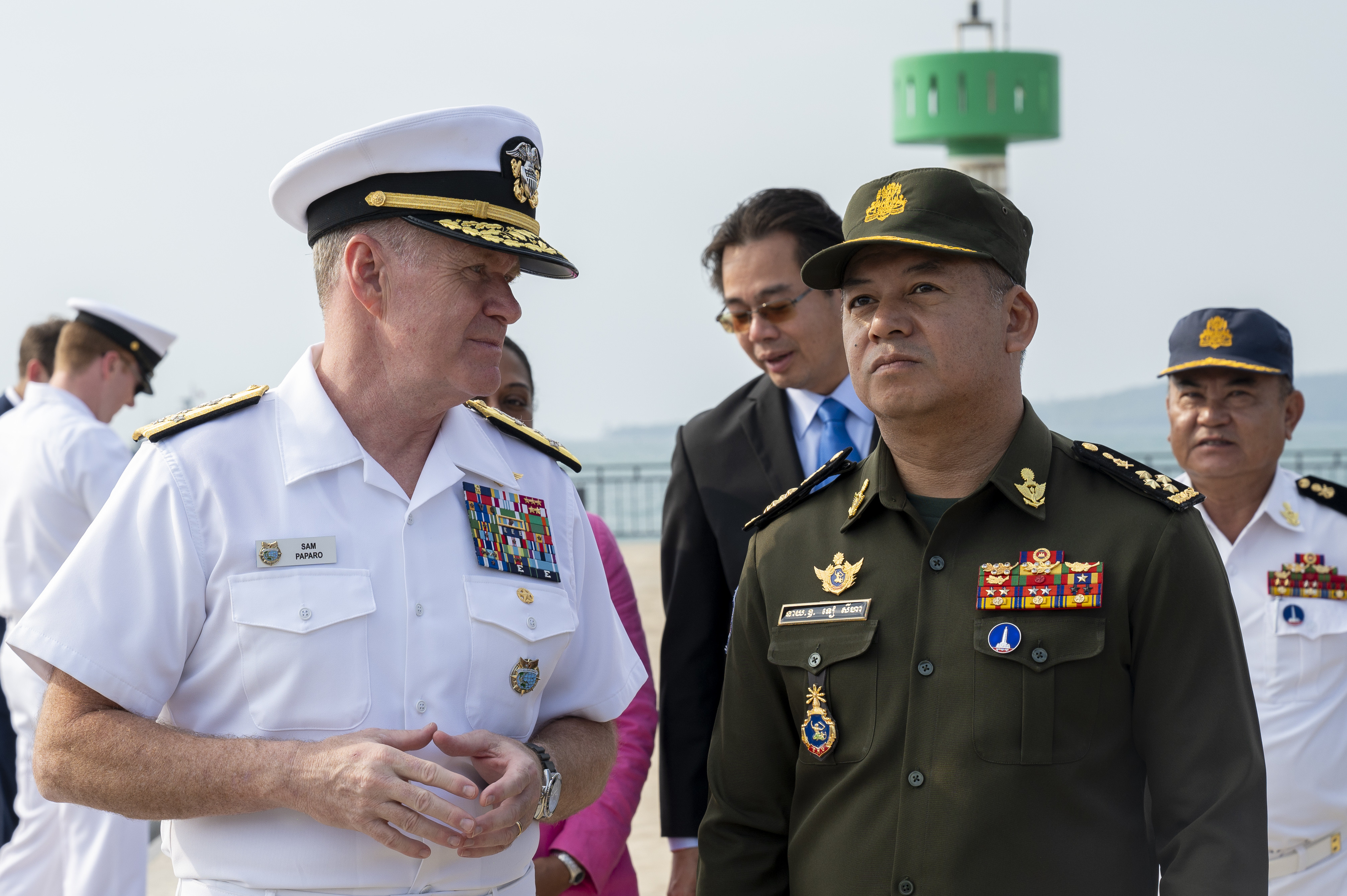 USINDOPACOM commander visits USS Cincinnati with Cambodian Defense ...