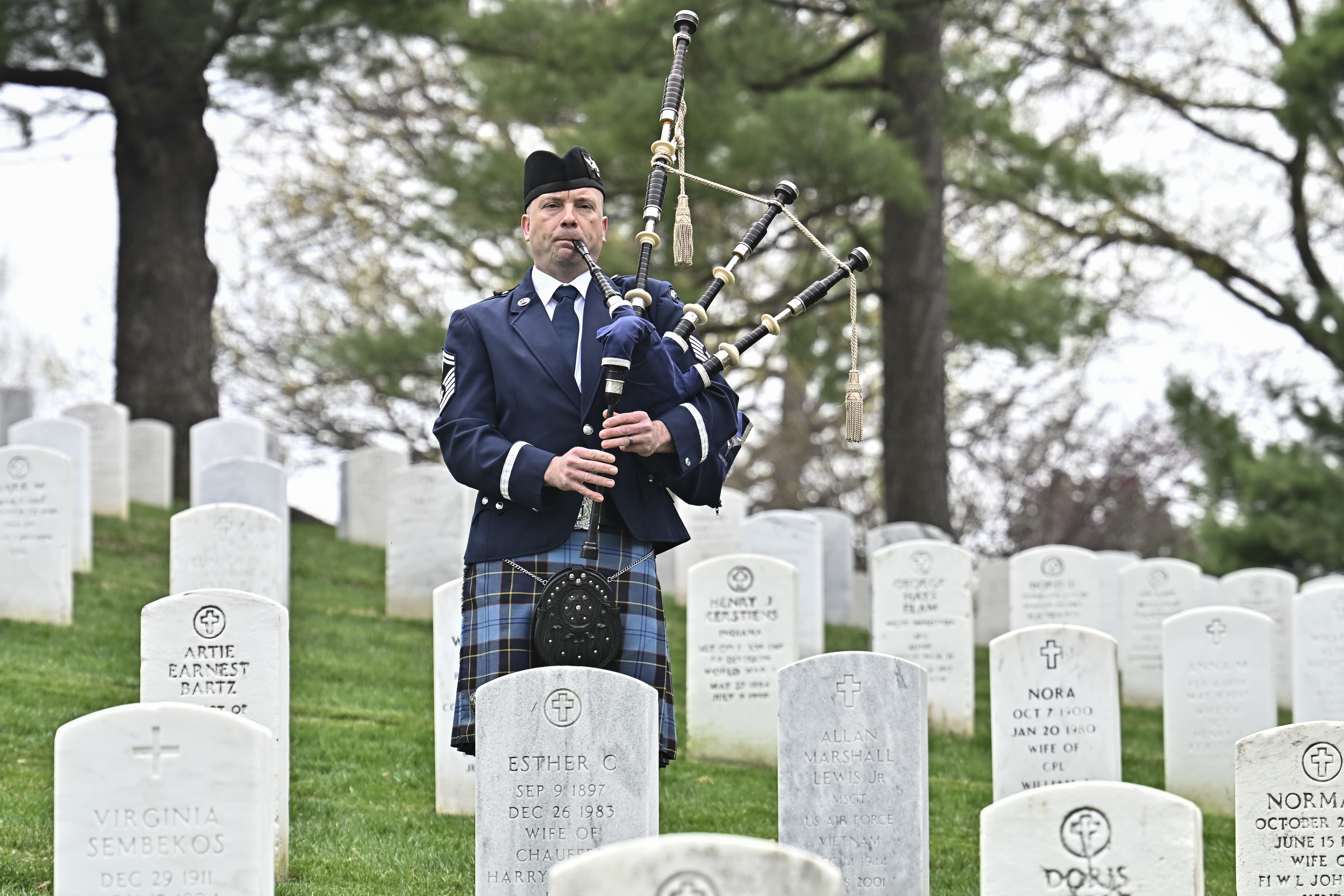 A hero's final flight: 'Bud' Anderson laid to rest at Arlington > Air ...